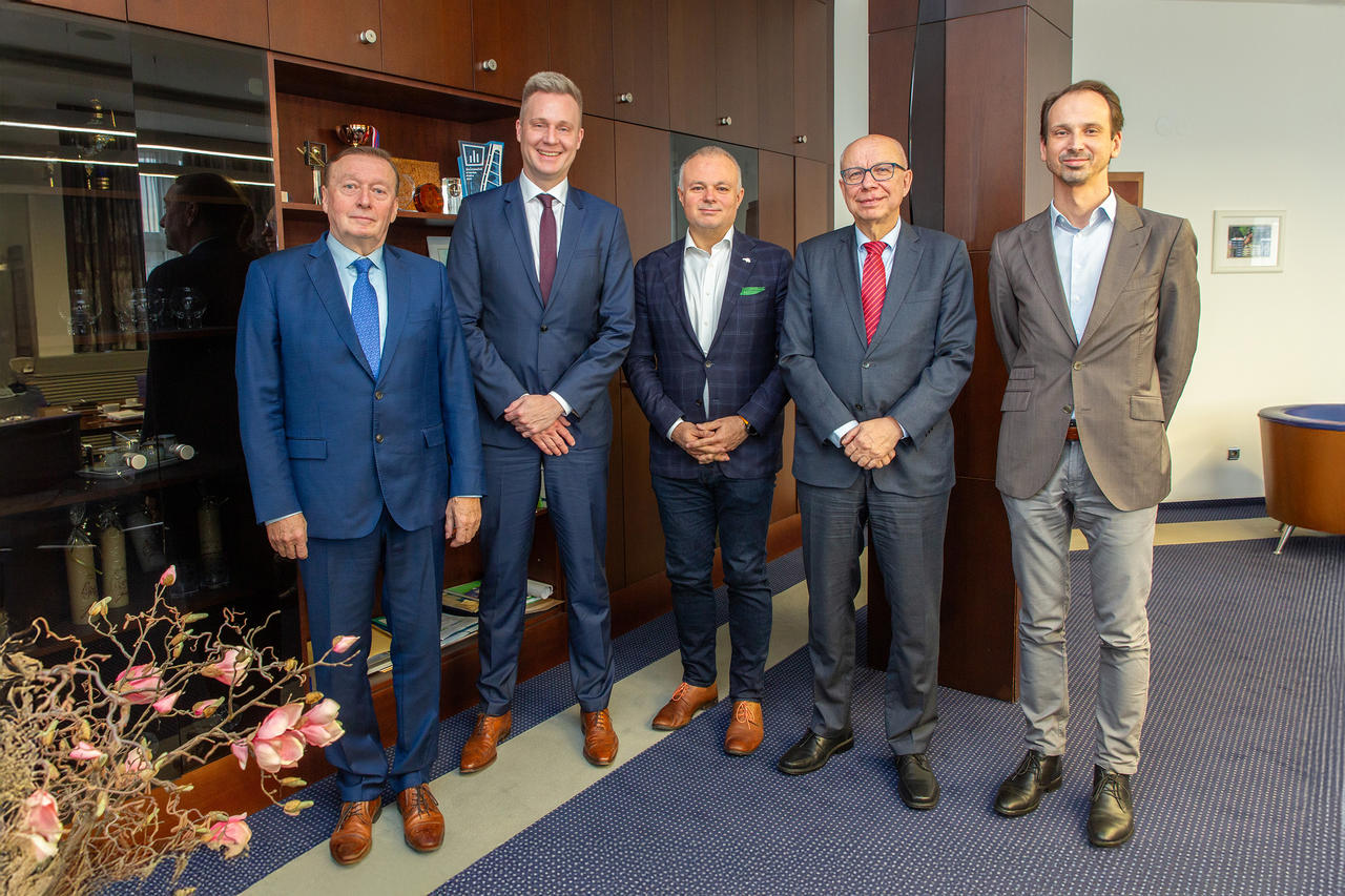 AŽD Praha s.r.o. | News | UNIFE Director General visited AŽD, key ...